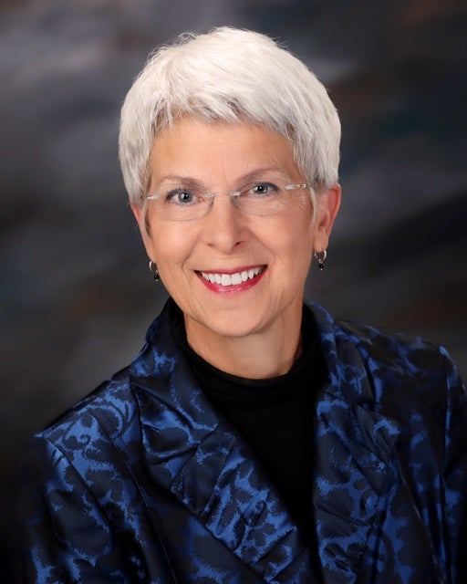 Becky Shaw named a 2019 Women of Influence Honoree | Luther College
