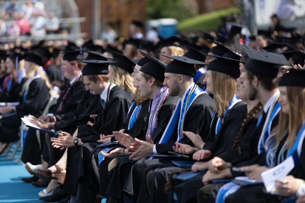 143 spring graduates receive Latin honors | Luther College